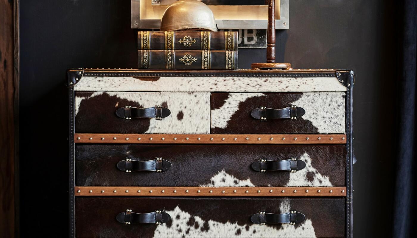 TRUE BRITS: QUINTESSENTIAL BRITISH FURNITURE FOR BRIT-LIT ICONS ...